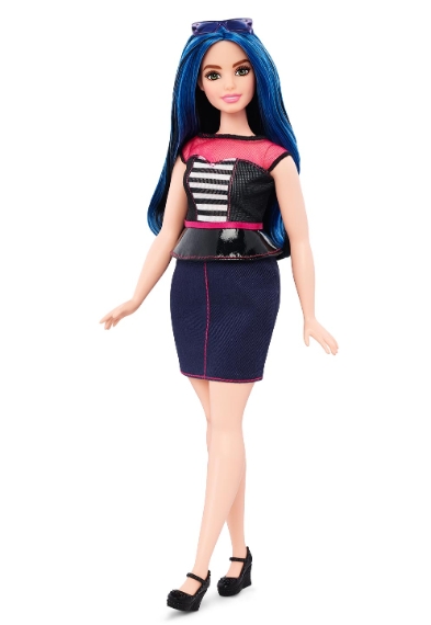 Curvy, bassa e imperfetta: Barbie diventa una donna "normale"