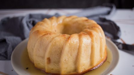 Guava Duff – Bahamian Steamed Pudding with Rum Sauce | Cookist.com