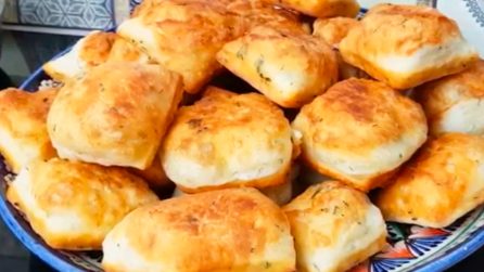 Quadratini di pasta sfoglia: la ricetta dei salatini per aperitivo ...