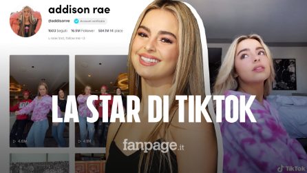 Un milione di follower per l'attore, lui ringrazia fotografandosi nudo